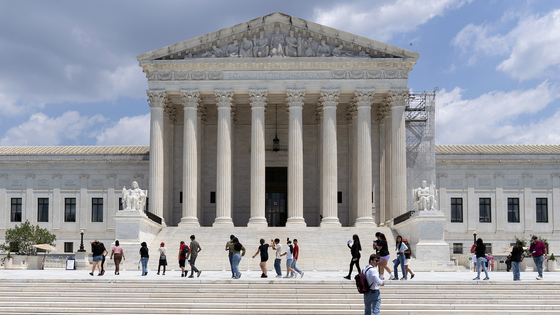 US Supreme Court weakens federal regulators, overturning its decades-old 'Chevron' decision