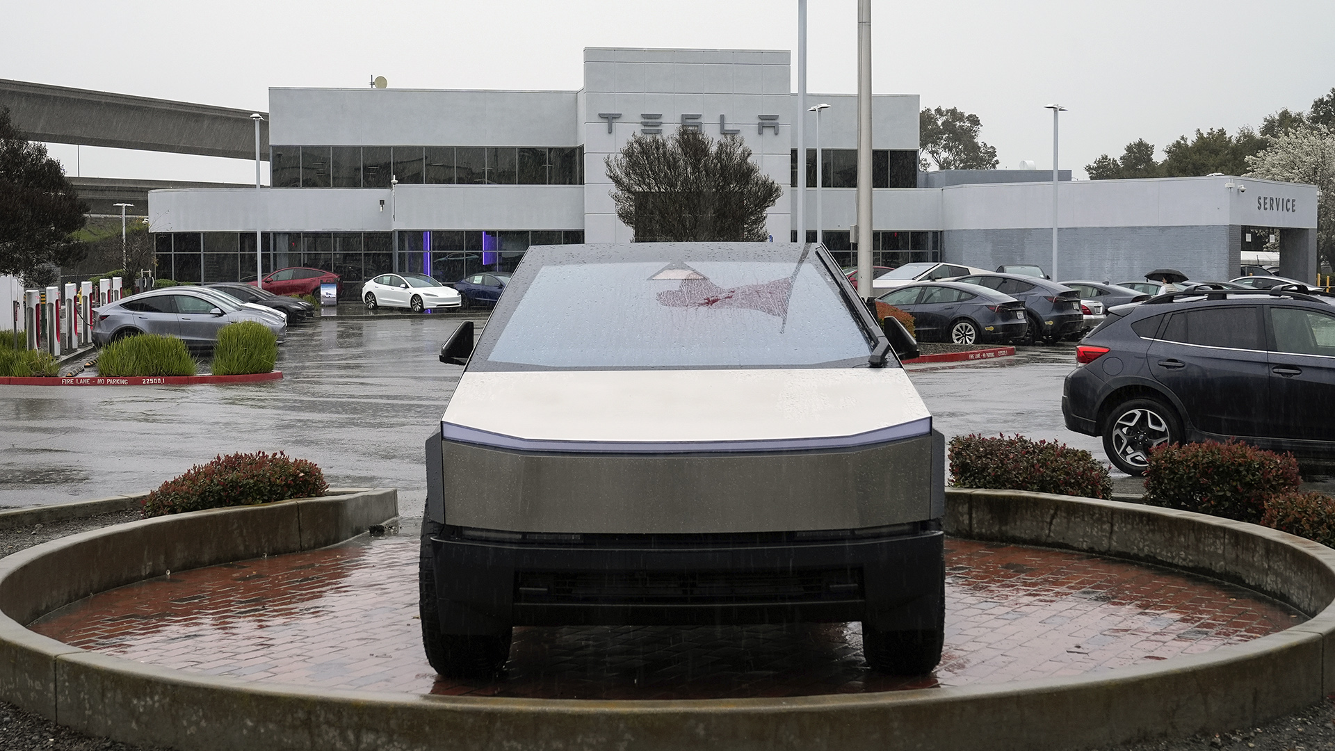 Tesla is suing Wisconsin to open dealerships, which has become a factor ...