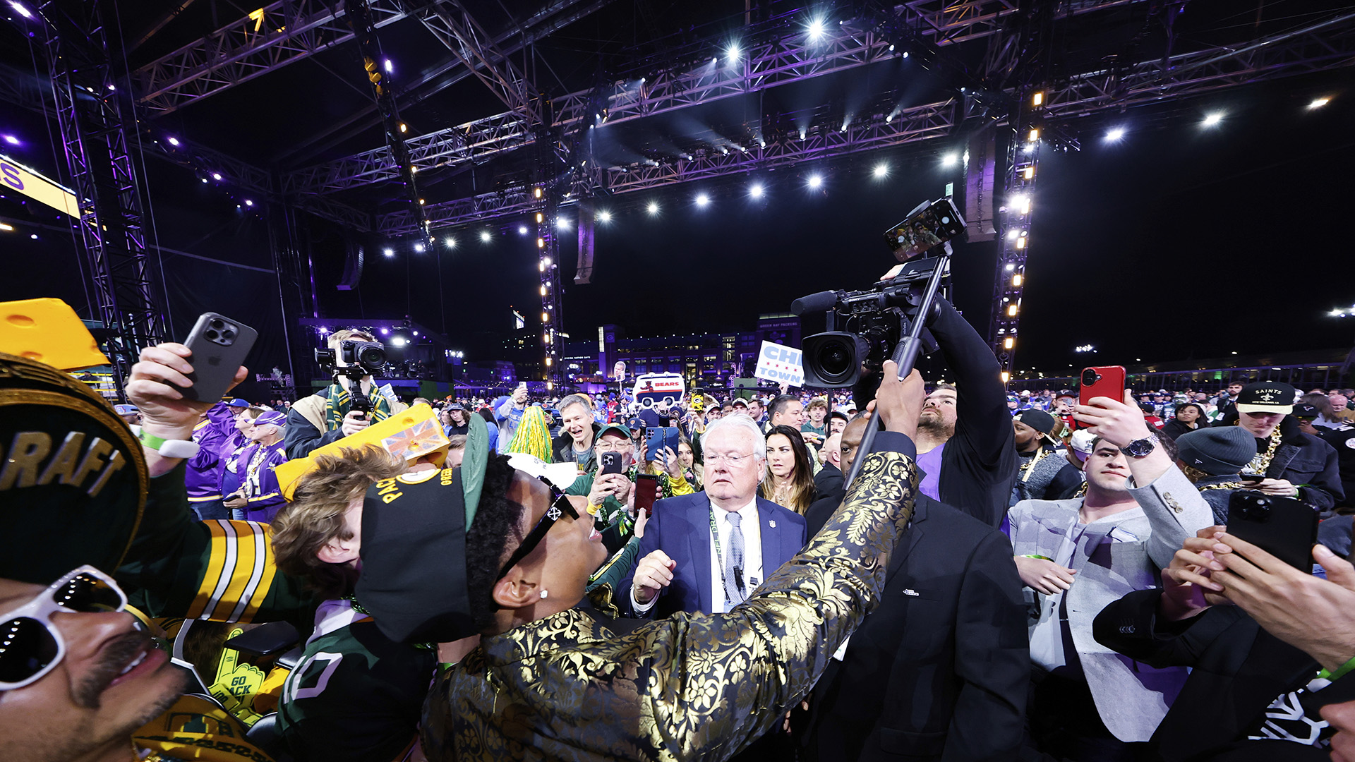 Green Bay and Lambeau Field provide a festive setting for the 2025 NFL ...